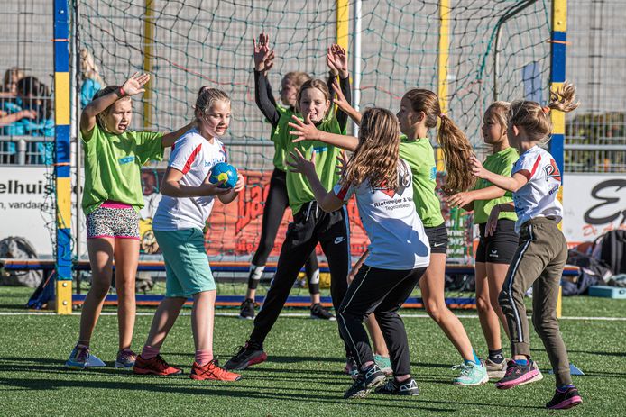 School tegen school, het blijft spannend in Borne | Borne | tubantia.nl