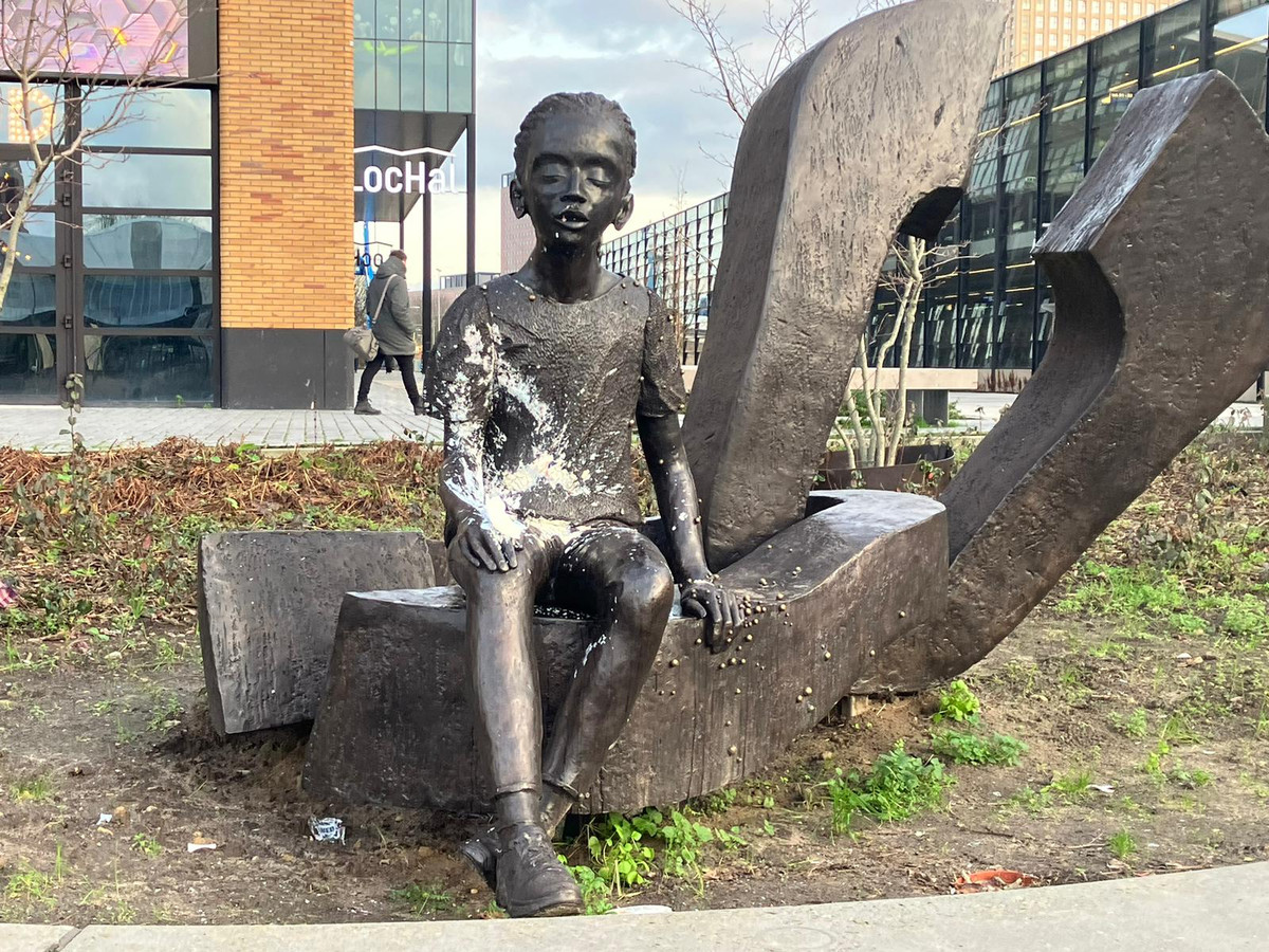 Tilburgs monument slavernijverleden weer schoon na besmeuring, gemeente ... Tilburgs monument slavernijverleden weer schoon na besmeuring, gemeente ...