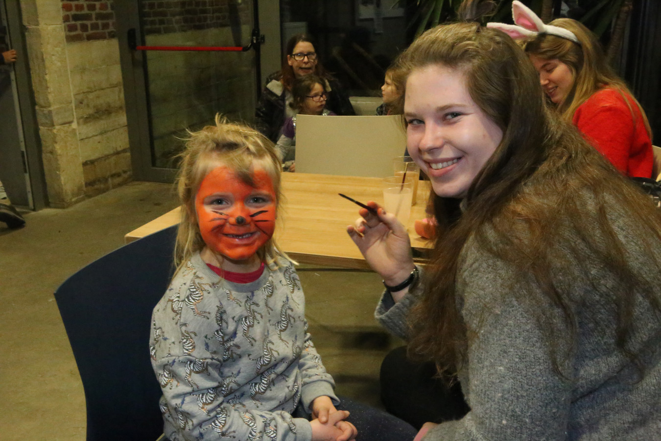 Kinderen fuiven in ’t Paenhuys | Foto | hln.be