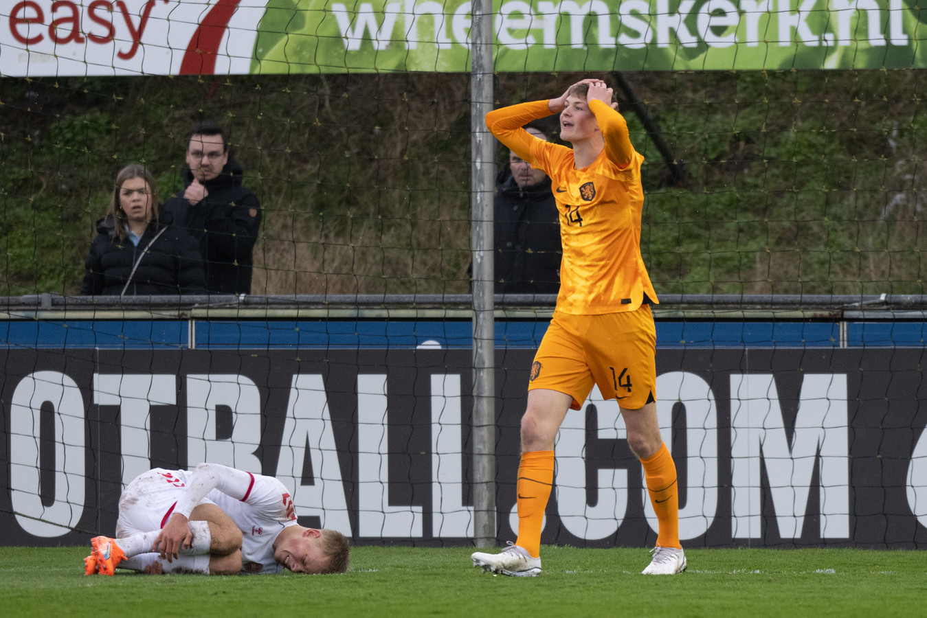 Dies Janse begint met harde nederlaag aan EK onder 17 | Foto | AD.nl Dies Janse begint met harde nederlaag aan EK onder 17 | Foto | AD.nl