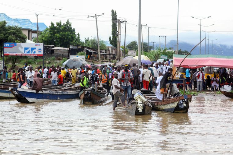 Ongeluk met te zwaar beladen boot in Nigeria kost 76 mensen het leven