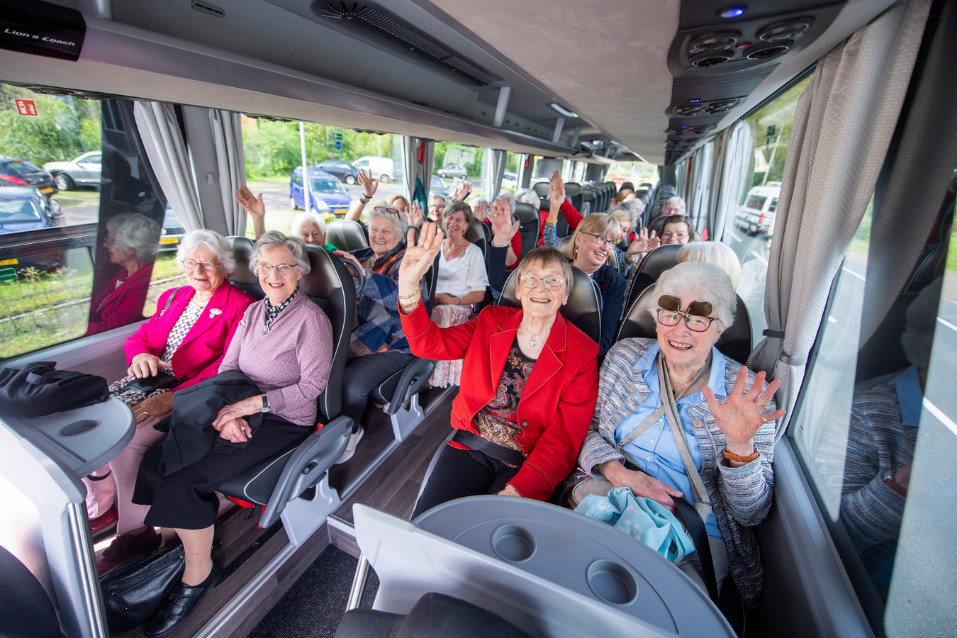 Een dag op pad met stichting Vier het Leven, die Frieda (95) en ...