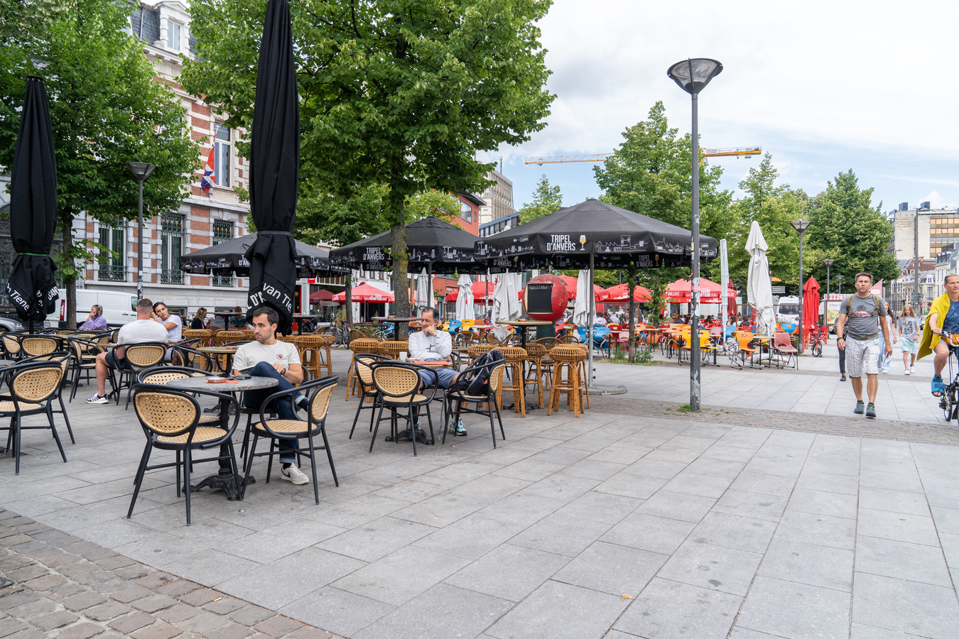 ZOMERREEKS. De plezantste pleintjes van 't stad, met Tanguy Ottomer ... ZOMERREEKS. De plezantste pleintjes van 't stad, met Tanguy Ottomer ...