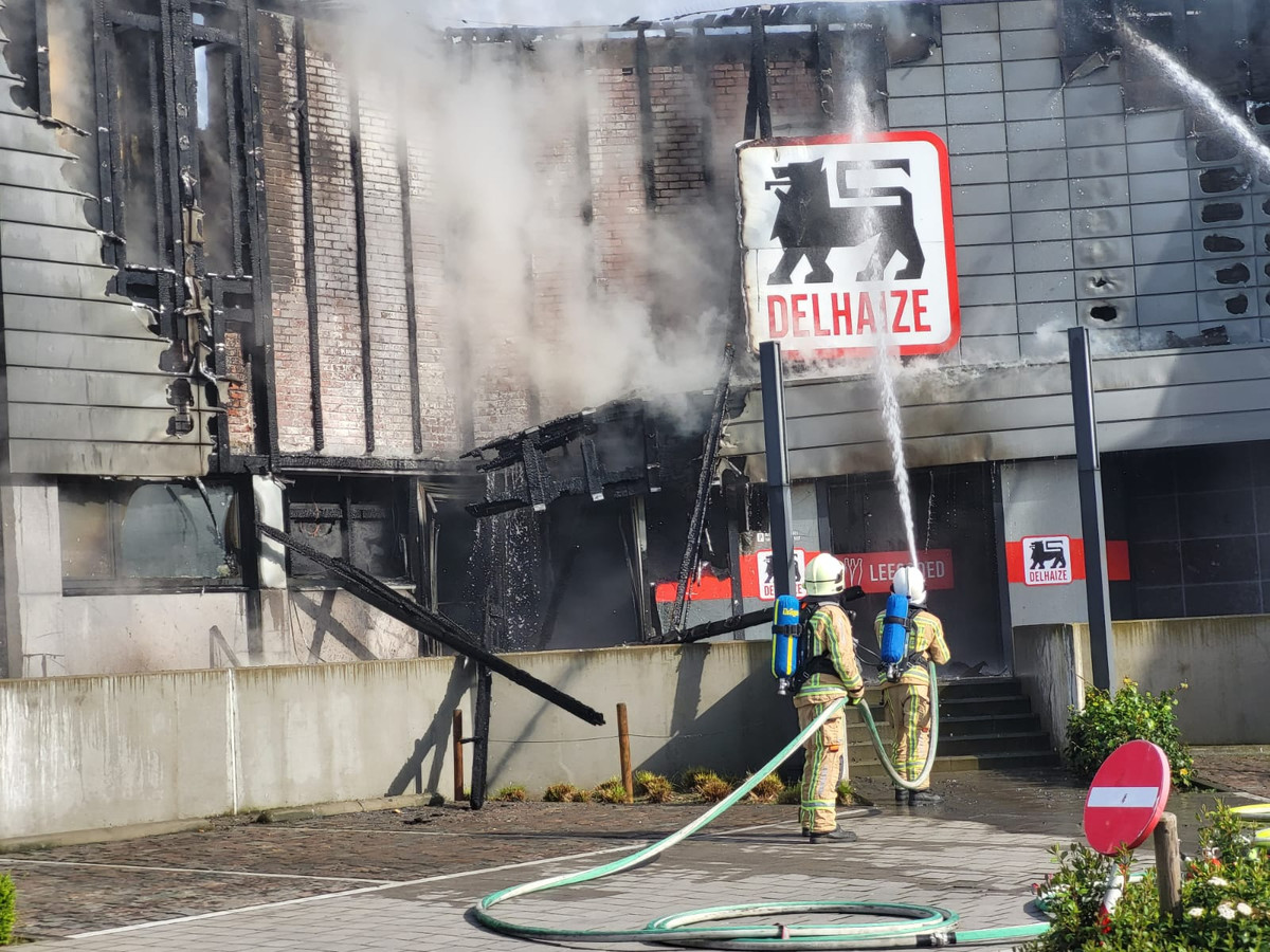 Zware brand in Delhaize-vestiging in Wetteren: 35-tal klanten en ...