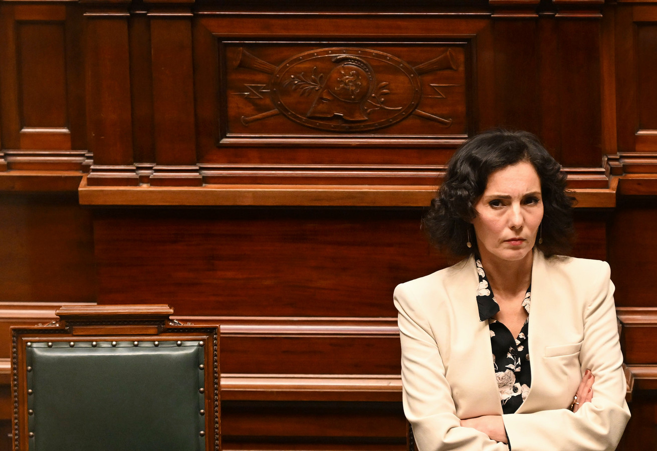 “Il vous reste le titre de ministre, mais sans l’étoffe”: Hadja Lahbib ...