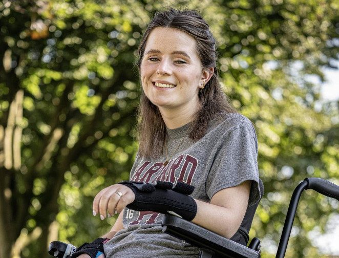 Maartje (19) uit Rosmalen stapte bij een jongen in de cabrio, haar ...