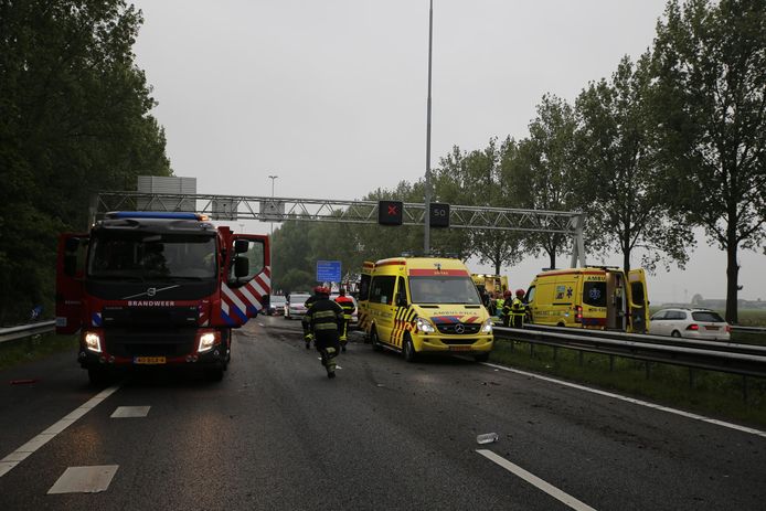 Ongeluk A27: persoon overleden, bestuurder aangehouden | Oosterhout | AD.nl
