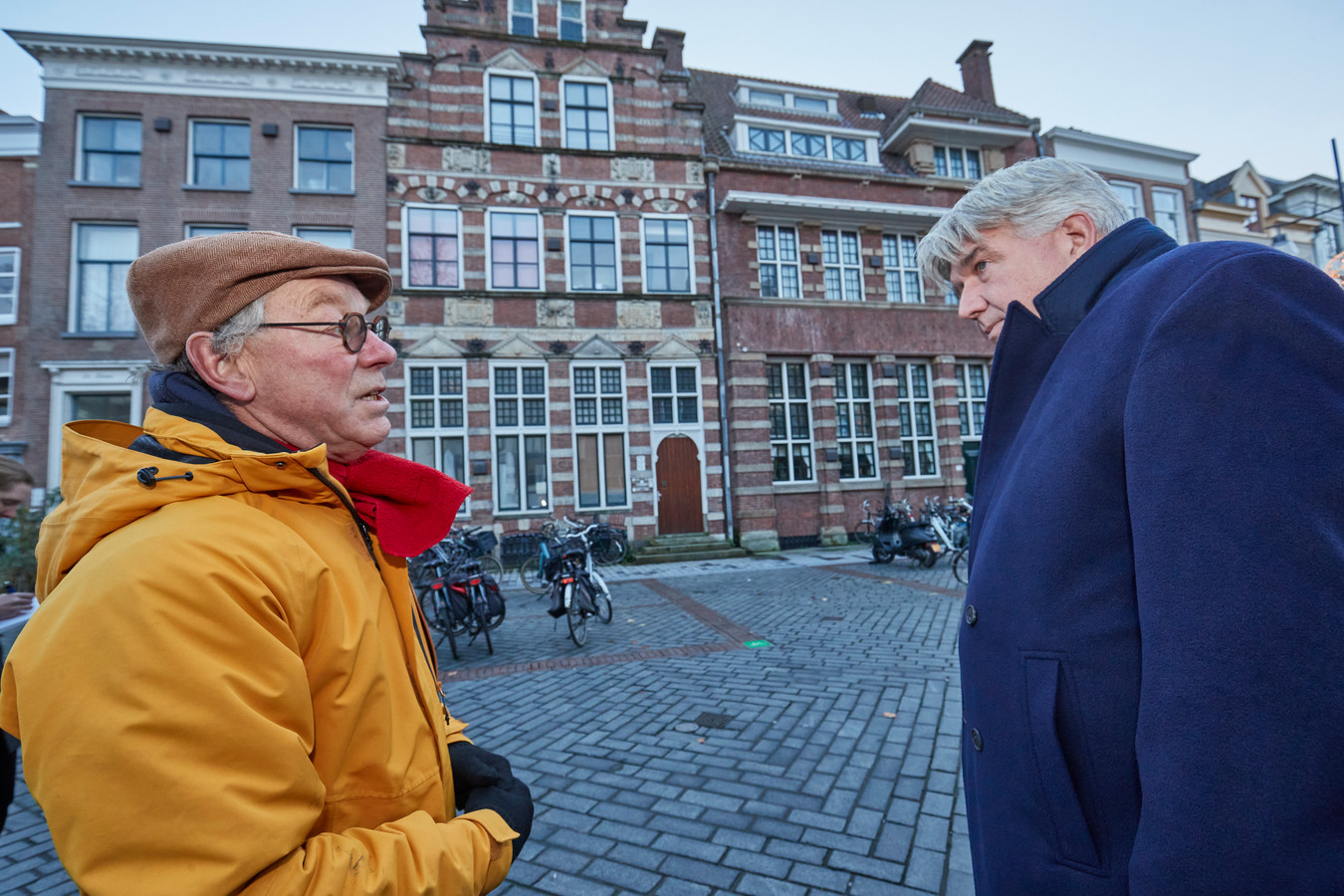Radio Oranje aan en tikken maar, met gevaar voor eigen leven: Zutphen ...
