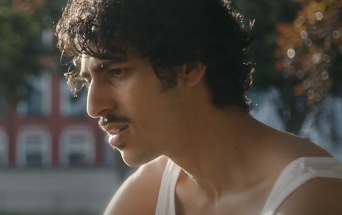 ‘Cool Abdoul’-acteur Idries Bensbaho (25) graaft naar zijn verleden in nieuwe docu ...