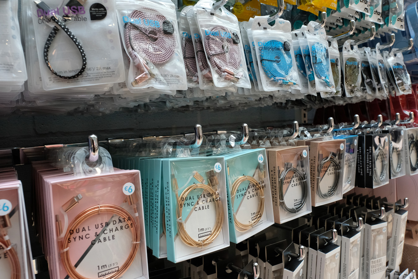 Primark Antwerpen maakt zich op voor stormloop, wij gingen al eens ...