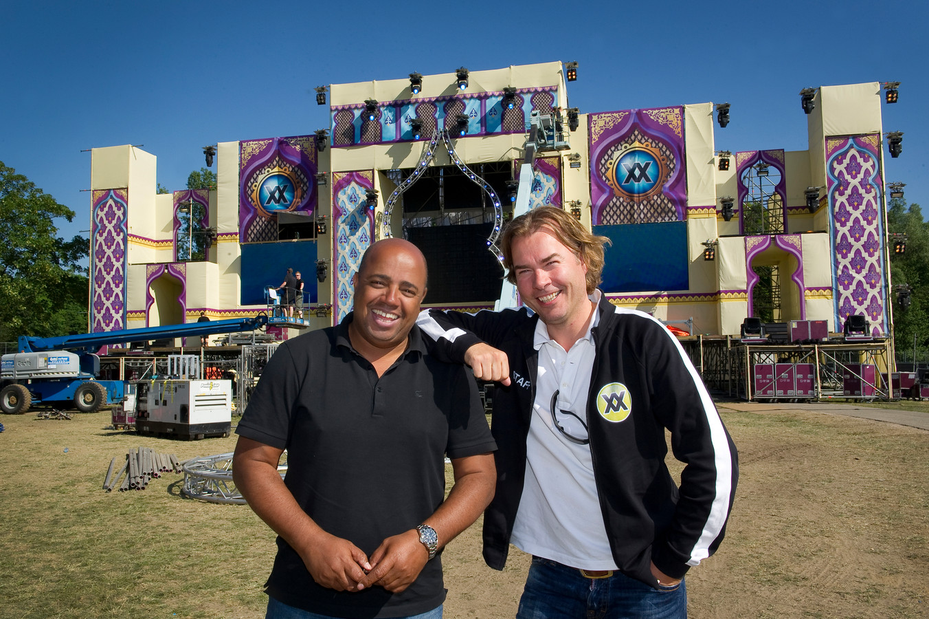 De eerste afro van het Waterkwartier, de eerste nacht-dj van de stad ...