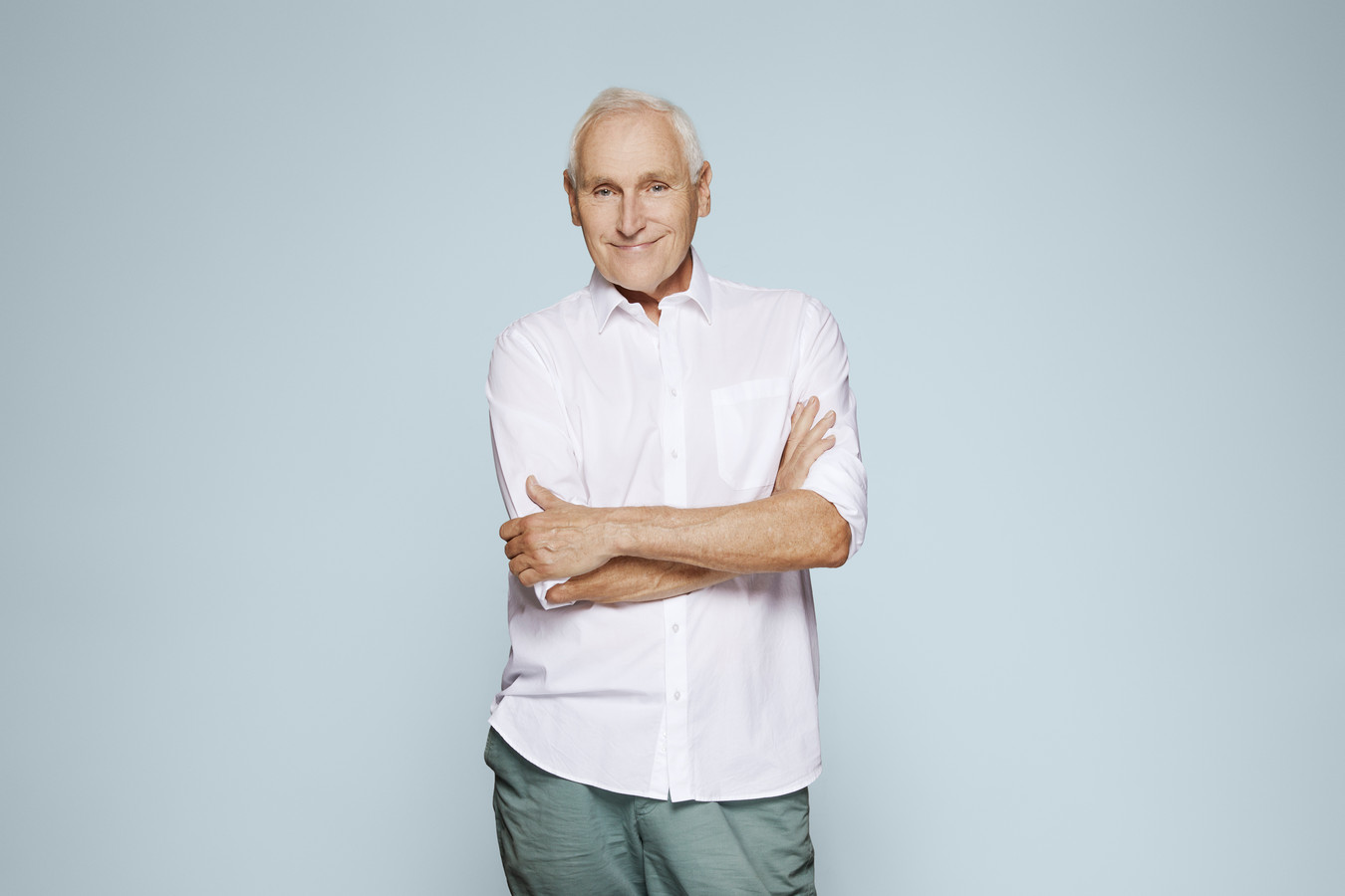 Schrijver Arthur Japin is hypermobiel: ‘Ik leg zo mijn benen in mijn ...