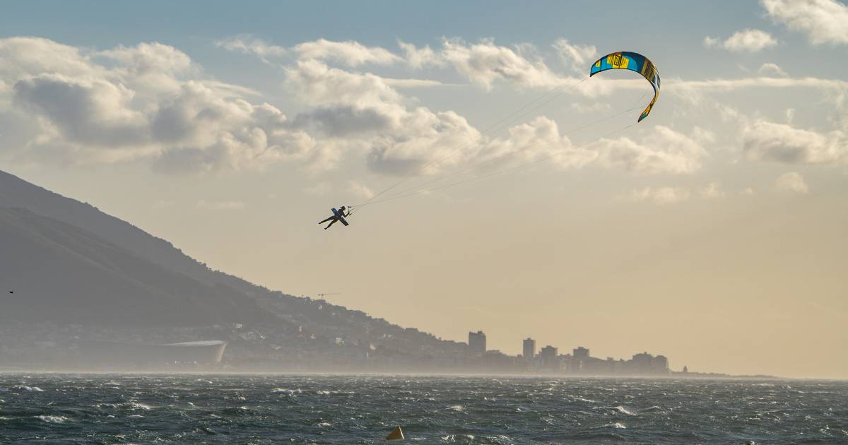 Giel Vlugt stuwt de kitesport steeds verder omhoog: ‘Mijn sprong is nu ...