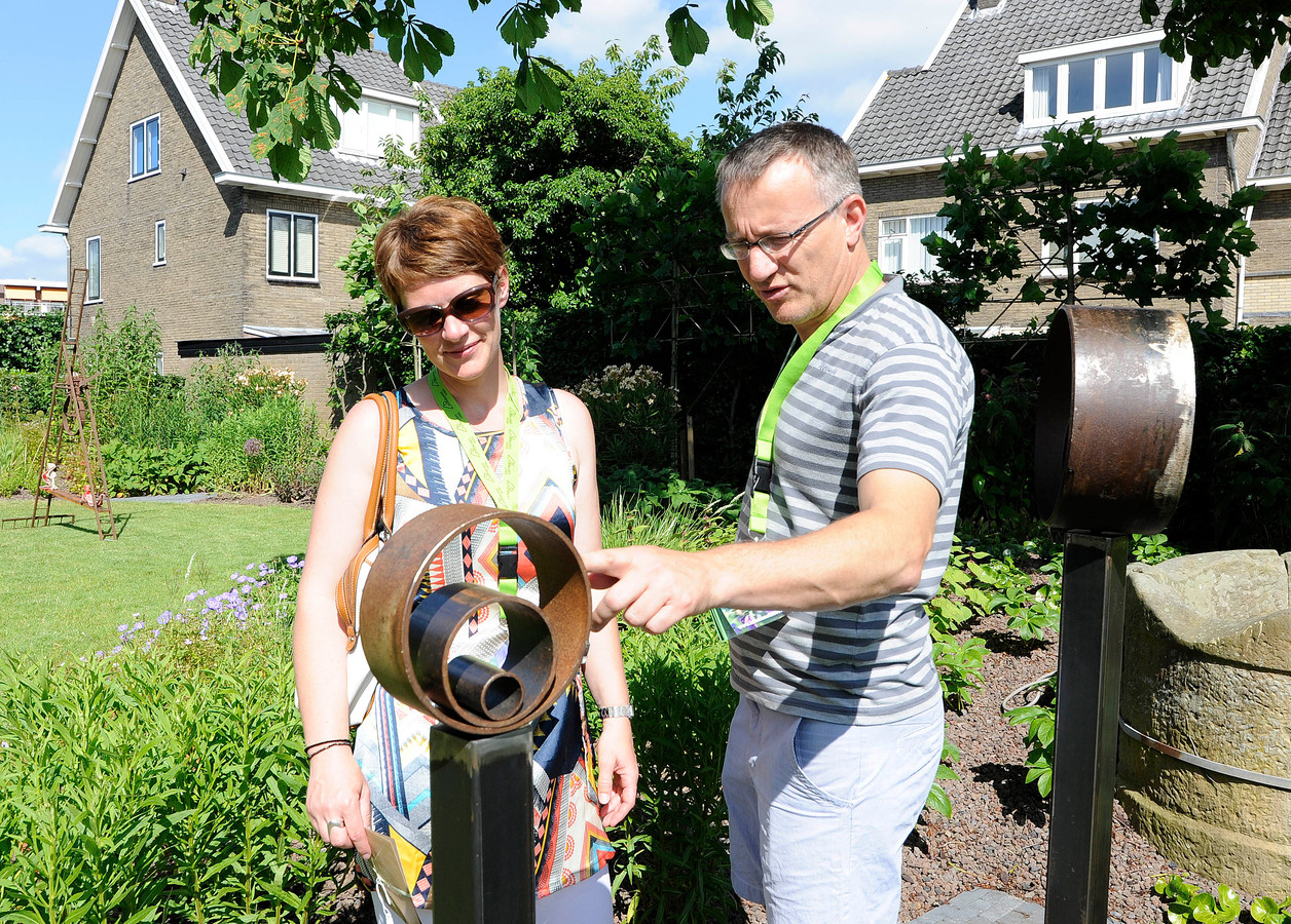 Gluren in andermans tuin | Foto | AD.nl