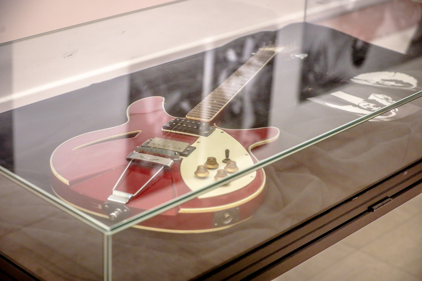 Danny Willems blikt terug op 50 jaar vriendschap met Arno met expo en ...