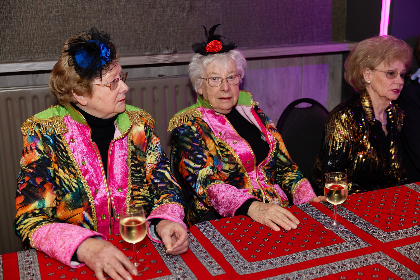 Jong en oud in Peel doet mee, met Eijer bai, boerenbruiloft, Auw Fiepen ...