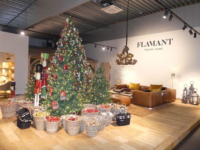 Flamant-winkel feestelijk ‘ingepakt’: “De zaak werd volledig vernieuwd ...
