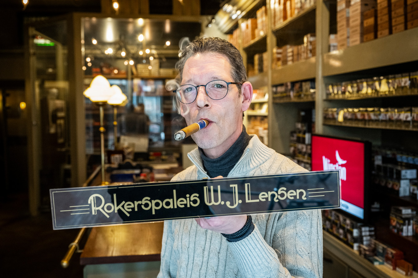 Roker overal verketterd, tabakszaak draait beste tijd in 25 jaar ...