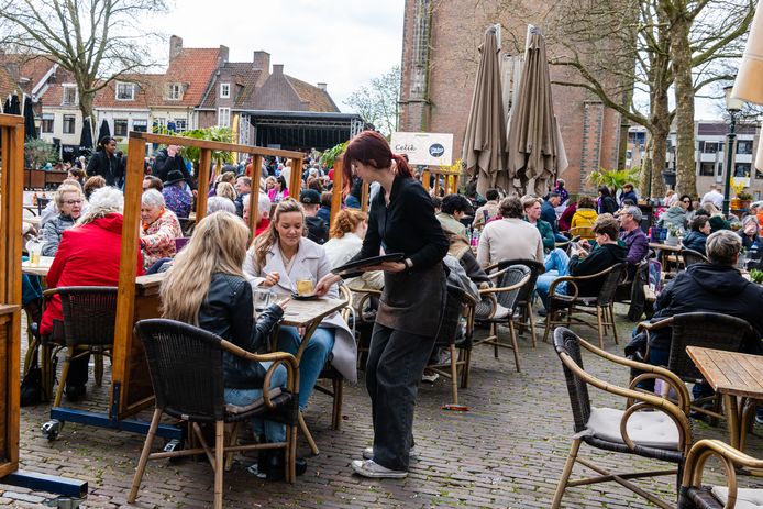 Gemeente zwicht voor kritiek vanuit Amersfoort: borrelen op het terras ...