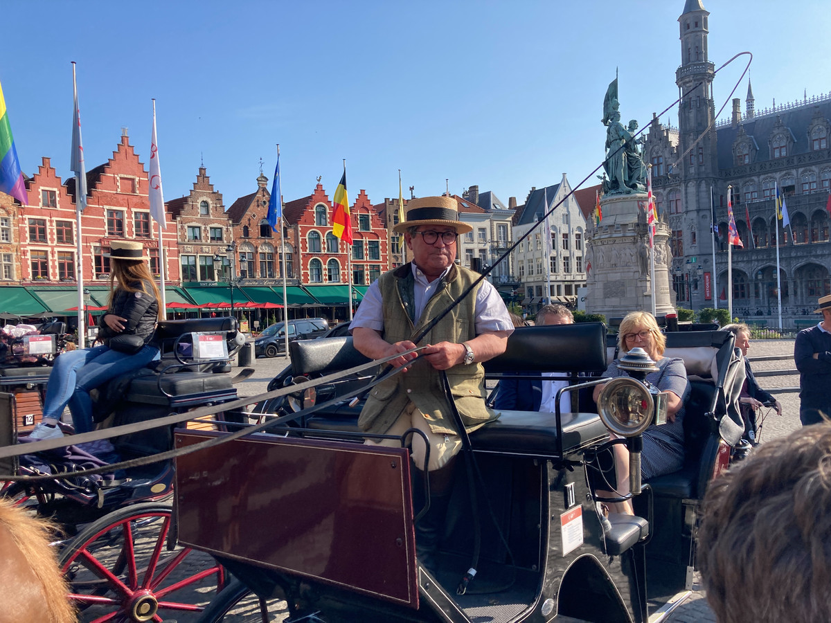 Brugges bekendste koetsier Mark (65) gaat met pensioen: “We zijn een ...