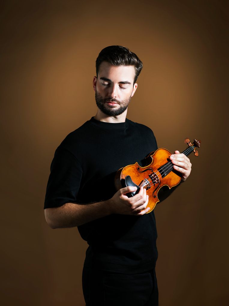 Niek Baar kan smoorverliefd zijn op de heupen en de schouders van een viool