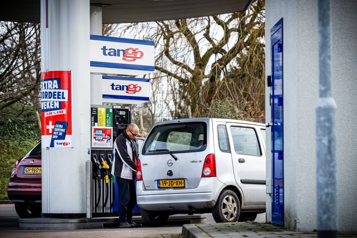 Staatssecretaris Vijlbrief: Ingrijpen als benzineprijzen onnodig hoog ...