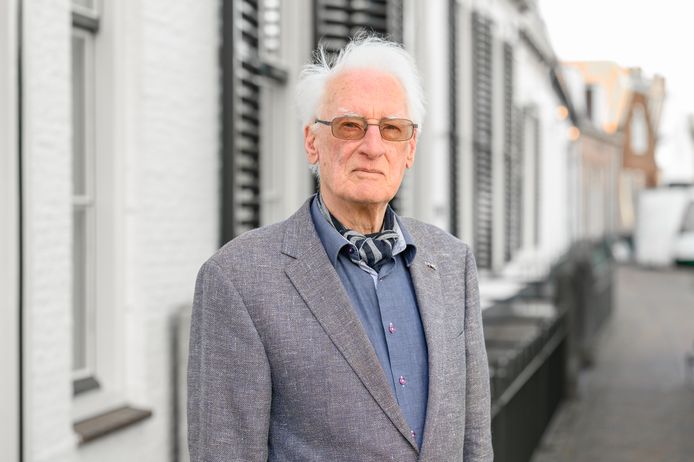 Henk (89) hielp al vele Zeeuwen aan een lintje: ‘Ik zie altijd hoe blij ...