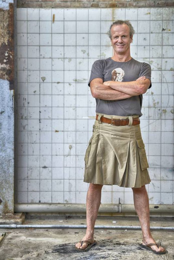 Rokjesdag voor mannen: 'Een broek is zó ouderwets' | Binnenland | AD.nl