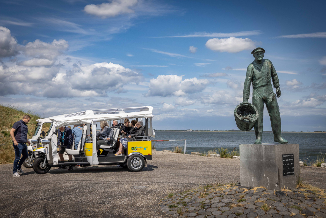 Ritje met de tuktuk brengt herinneringen boven | Foto | AD.nl