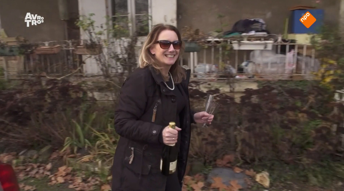 Verbijstering bij Ik Vertrek-kijkers om chaotische kasteelvrouw Emmy ... Verbijstering bij Ik Vertrek-kijkers om chaotische kasteelvrouw Emmy ...