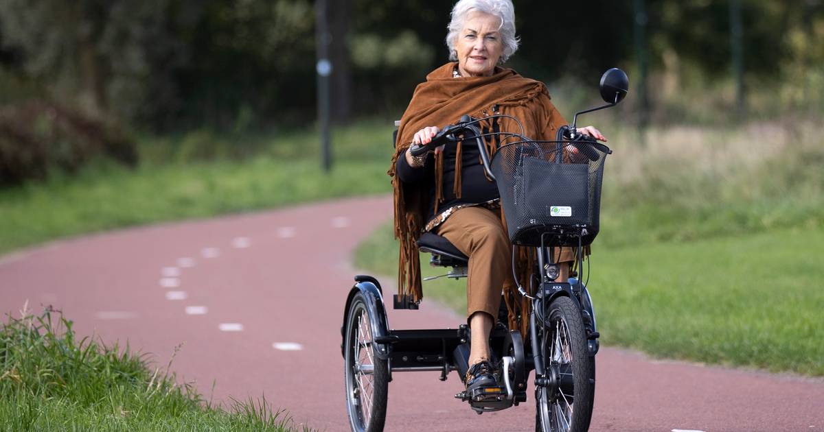Joke (87) zegt vaarwel tegen haar e-bike en omarmt ‘Black Jaguar ...
