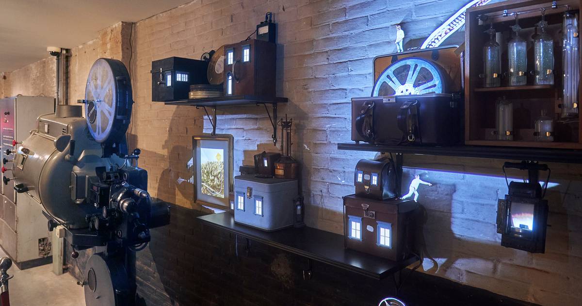 Bijzonder om te zien: kleine mannetjes lijken echt uit de muur te komen ...