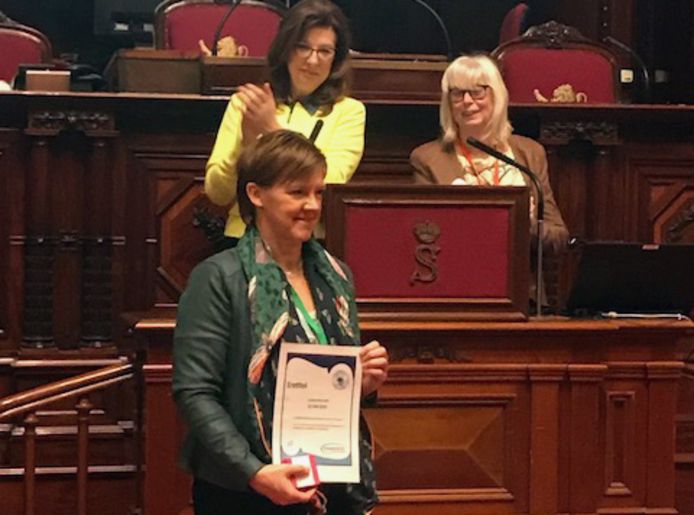 Els Van Hoof (CD&V) gehuldigd als Vredesvrouw | Leuven | hln.be