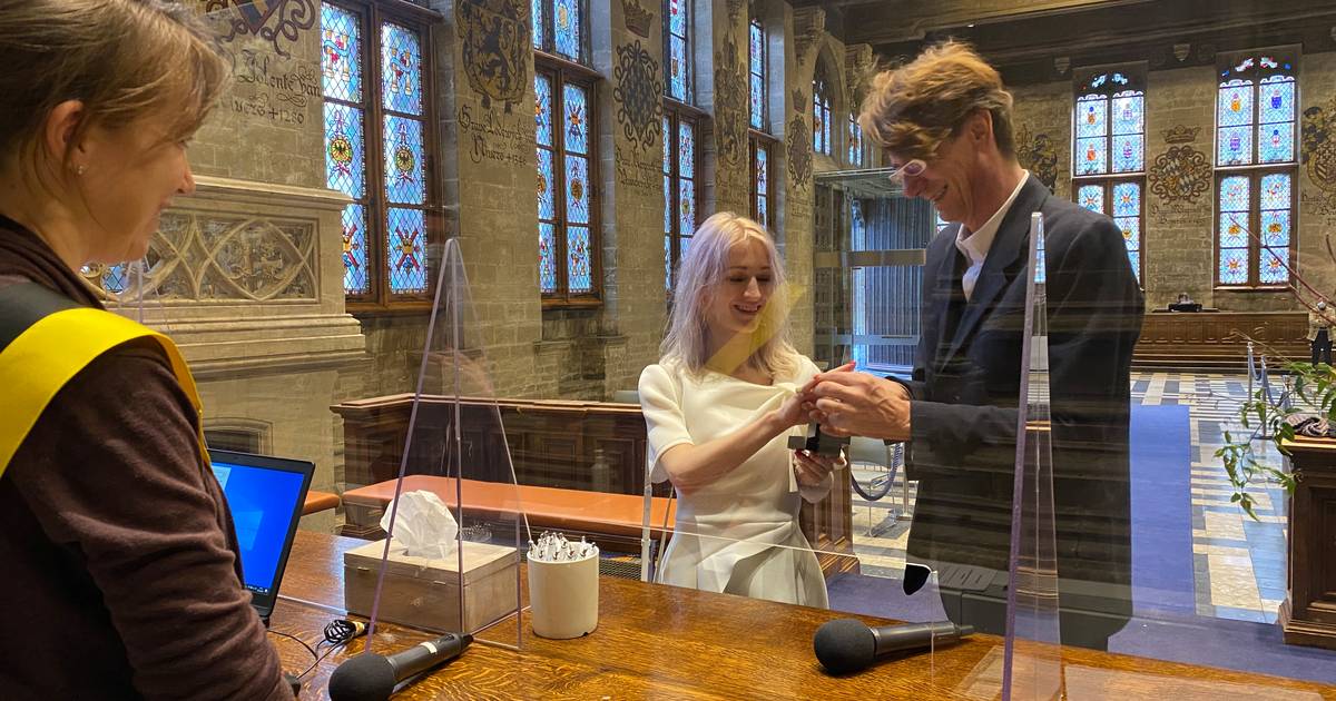 Jan Hoet Jr. bouwt feestje in stadhuis voor huwelijk | Gent | hln.be