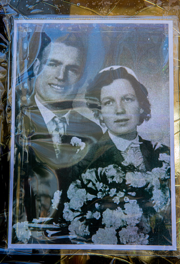 Corrie (84) en Johan (90) dolgelukkig op de dijk in Hoek: ‘Wij willen ...