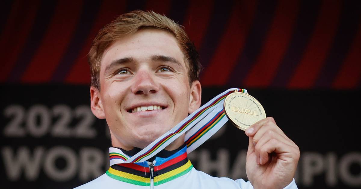 Zie hem blinken: Remco Evenepoel is wereldkampioen wielrennen na ...