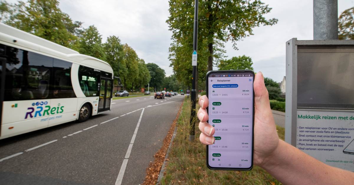 Hendrina uit Apeldoorn is het zat, wéér wachten op een bus die niet ...