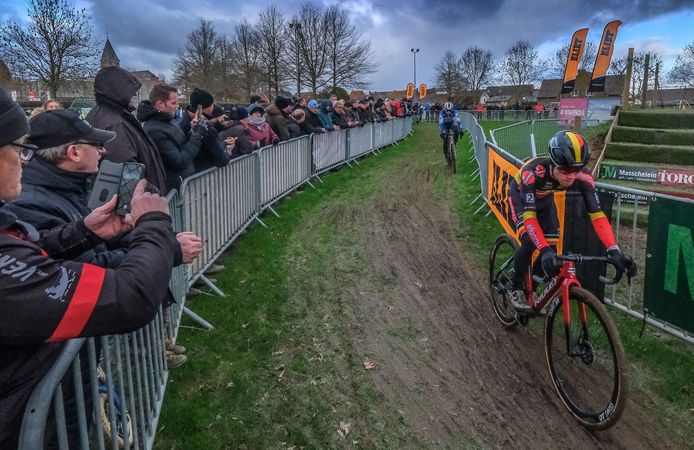 4.000 crossliefhebbers tekenen opnieuw present in Otegem | Zwevegem ...