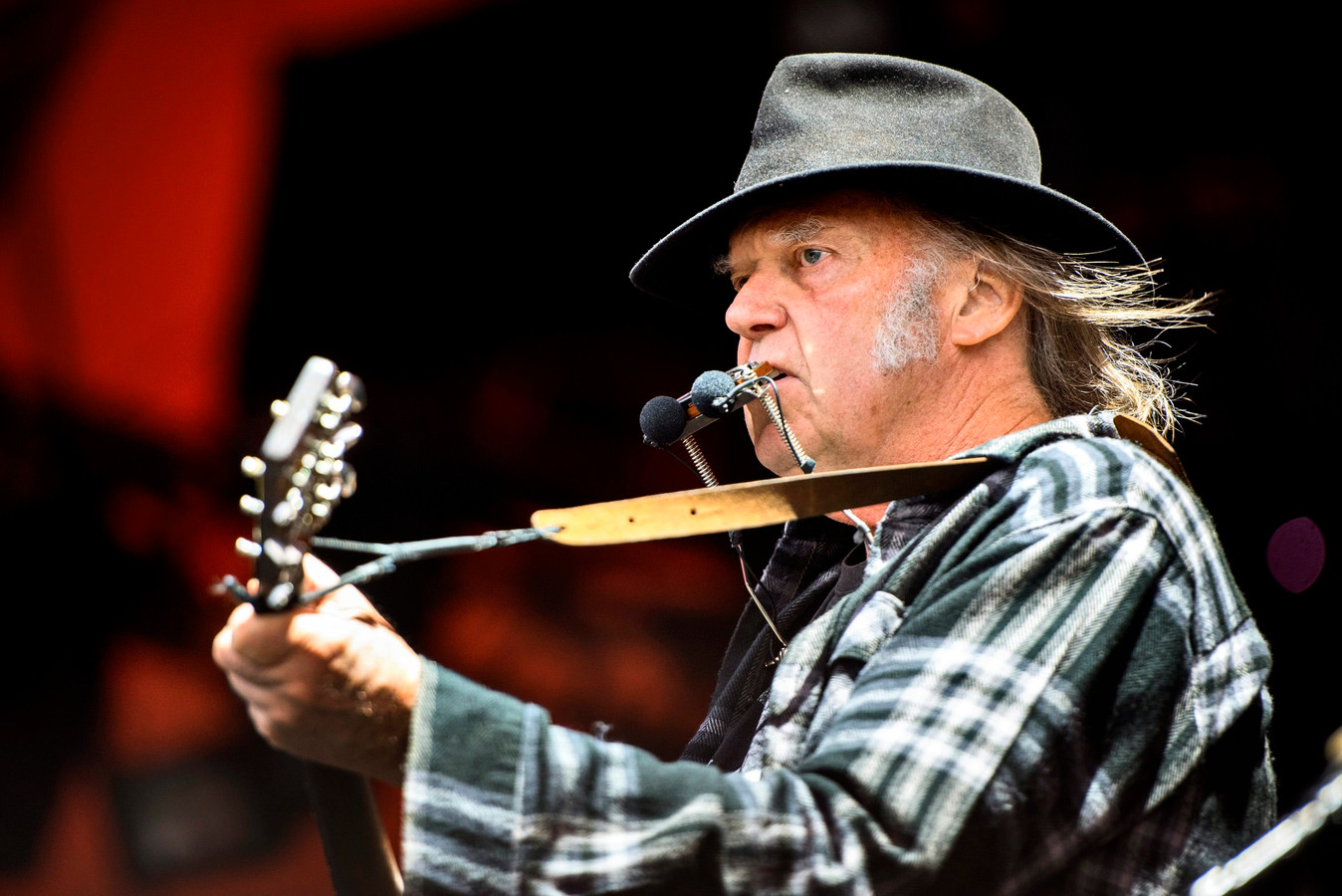 Neil Young brengt plaat na 46 jaar alsnog uit: Ik kon er eerder niet ... Neil Young brengt plaat na 46 jaar alsnog uit: Ik kon er eerder niet ...