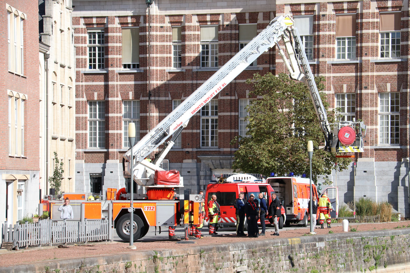 Hulpdiensten vinden lichaam van vermiste man in Oude Dender | Foto | hln.be Hulpdiensten vinden lichaam van vermiste man in Oude Dender | Foto | hln.be