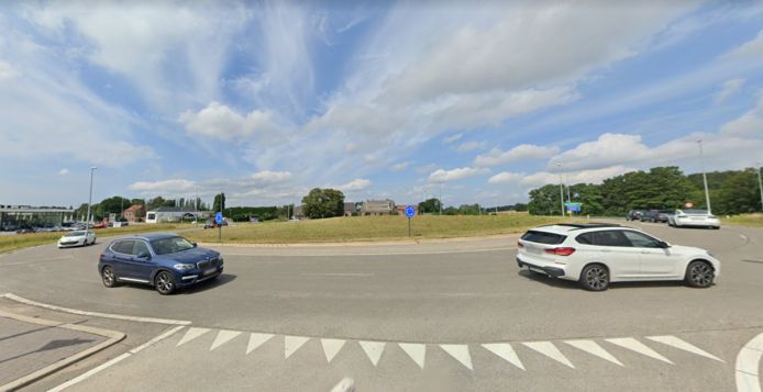 Bestuurder in elkaar geslagen op rotonde in Tongeren: “Verdachten ...