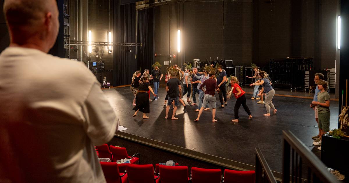 Familiemusical Bombast brengt de oernar tot leven; ‘laat het voor ...