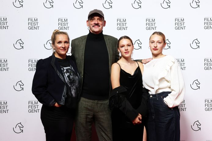 “De dood belemmert me niet”: Peter Van den Begin wordt 60 jaar | DEZE ...