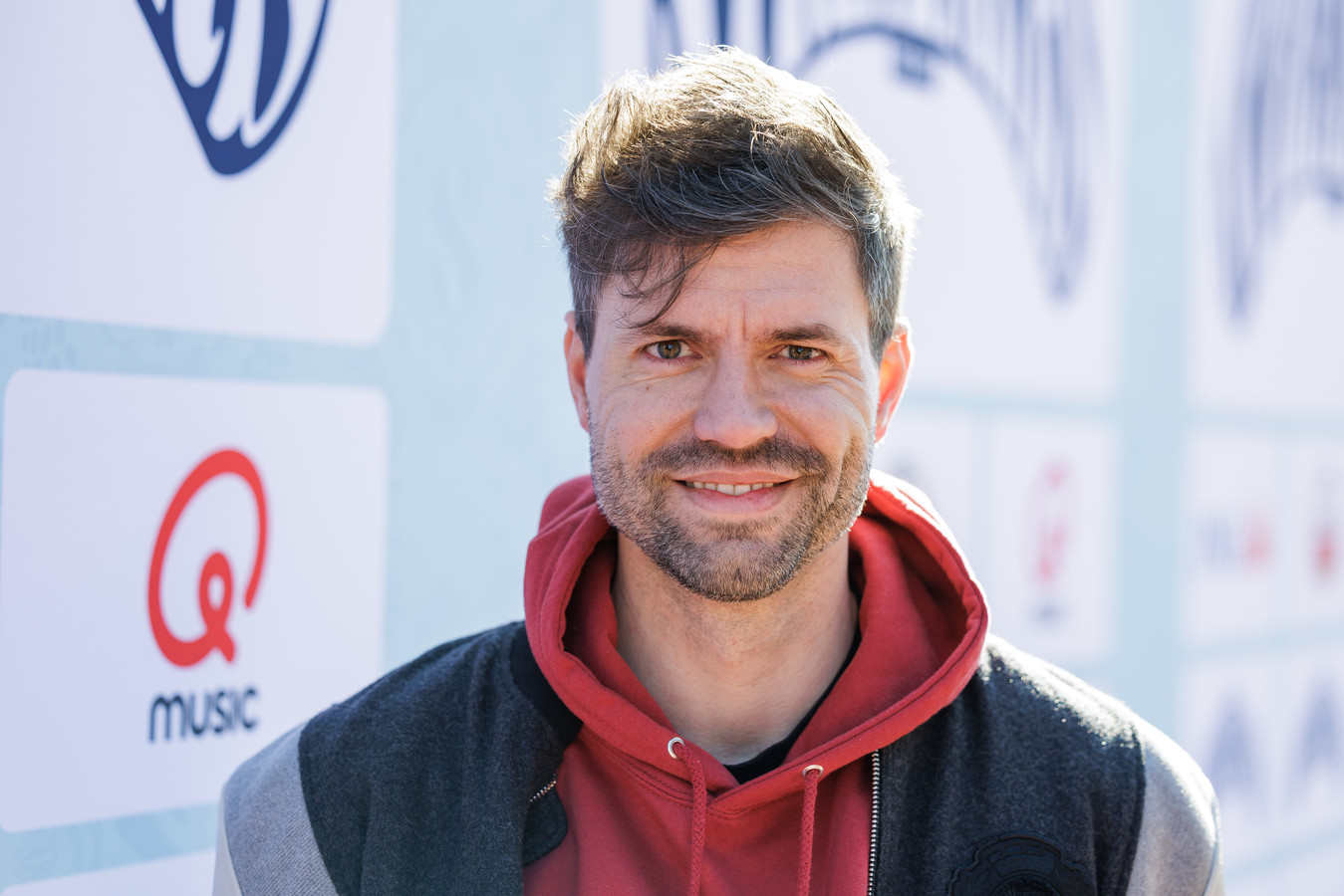 Simon doet romantisch voor de spiegel en Inge is in rouw | Foto ...