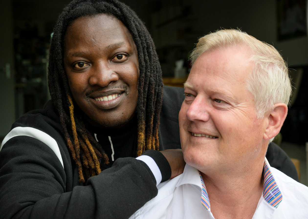 Zo werden Hengeloër Frank (57) en Zuid-Afrikaan Simba (37) als familie ...