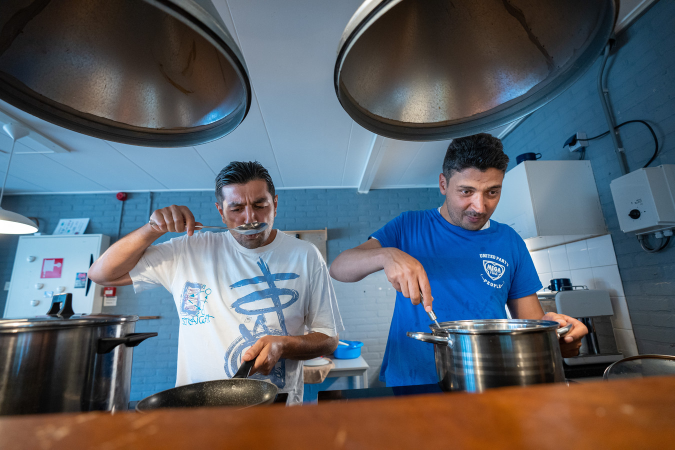 De kledingwinkel in de opvang in Haaksbergen is verboden voor mannen ...