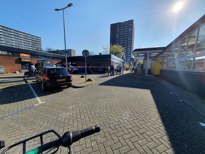 Man gewond bij schiet- en steekpartij in Rotterdam-Ommoord, dader ...