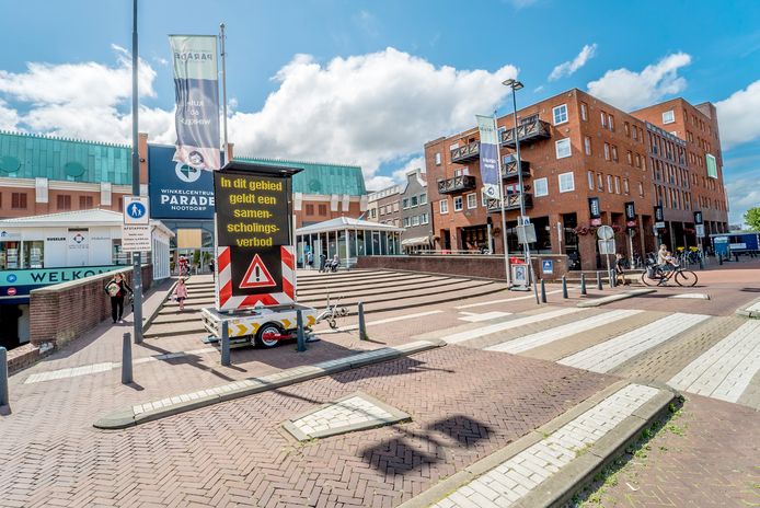 Geen samenscholingsverbod meer in winkelcentrum de Parade | Delft | AD.nl