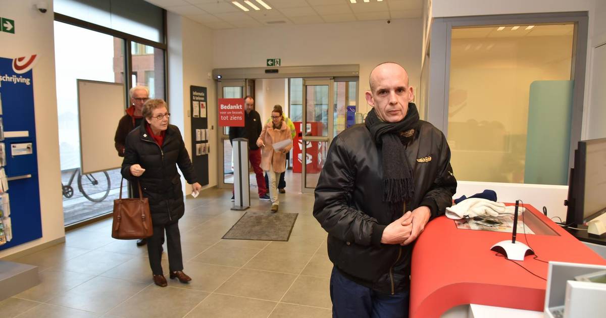 Bpost opent nieuw kantoor op Rode Heuvel | Wetteren | hln.be