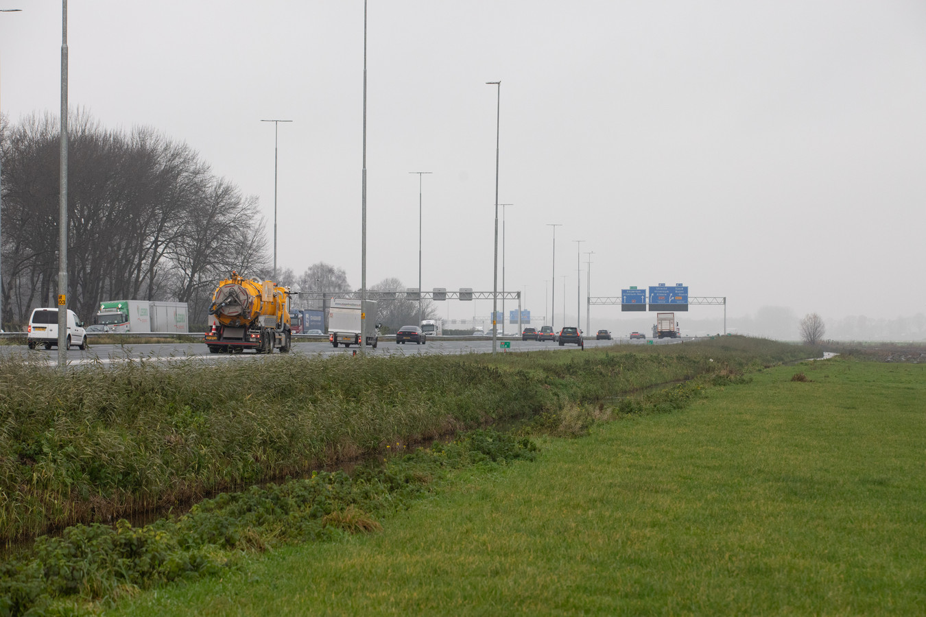 Bermen van A1 tussen Amersfoort en Eemnes komen vol met zonnevelden te ...